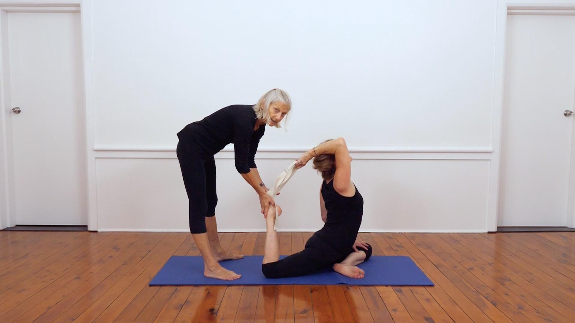 Eka Pada Raja Kapotasana 1 - Yoga Vastu