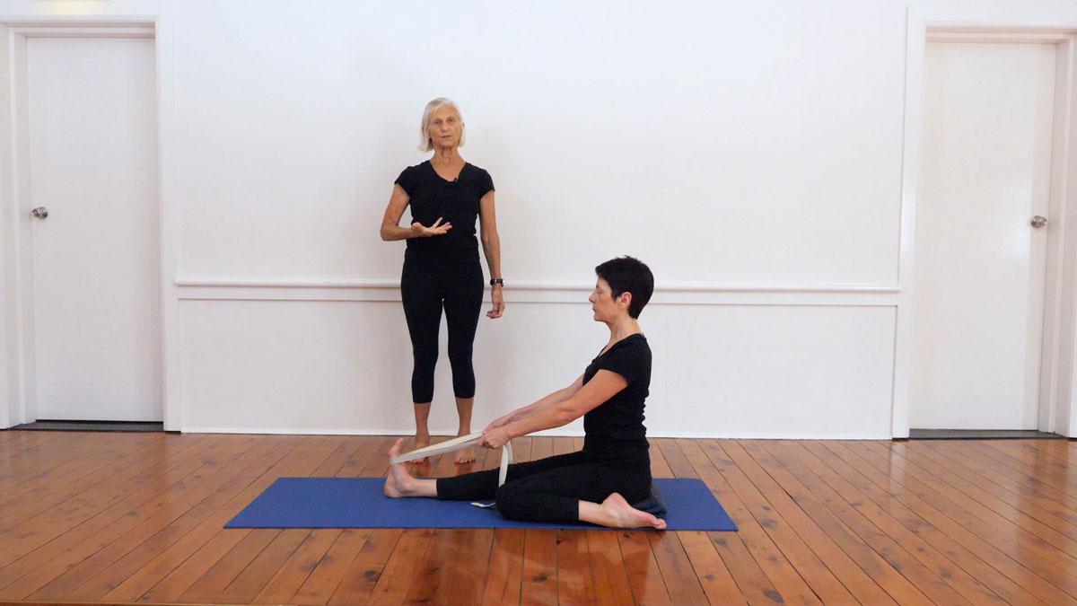 Daily sequence focusing on sitting poses and forward bends - Yoga Vastu