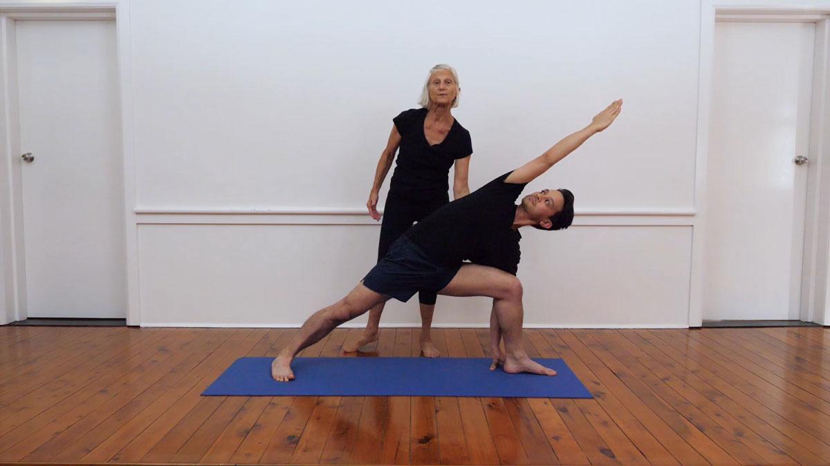 Daily standing pose mini-sequence - Yoga Vastu