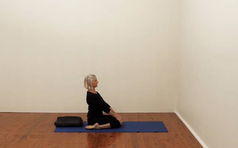 Reverse Prayer Pose (Paschima Namaskar) | Iyengar Yoga