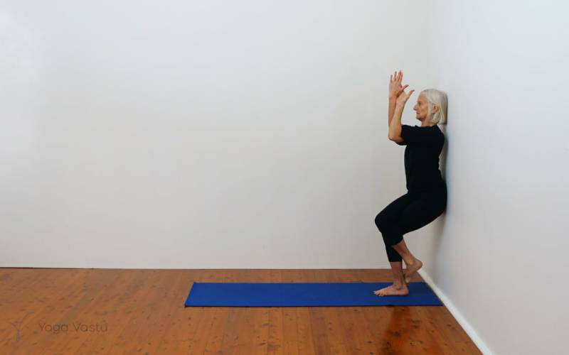 Eagle Pose (Garudasana) | Iyengar Yoga