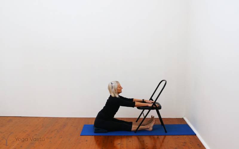 Mountain Pose in Hero Pose (Parvatasana in Virasana) | Iyengar Yoga