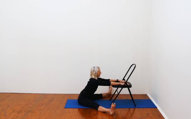 Simple Cross Legs Forward (Adho Mukha Sukhasana) | Iyengar Yoga