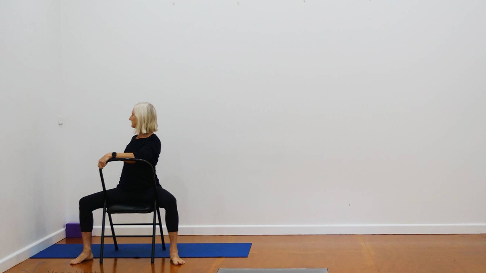 A Stress-Relieving Half-Hour Session to End the Day - Yoga Vastu