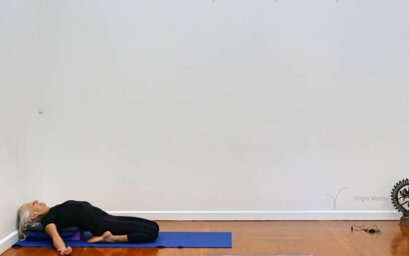 Iyengar yoga videos – backbend asanas - Yoga Vastu