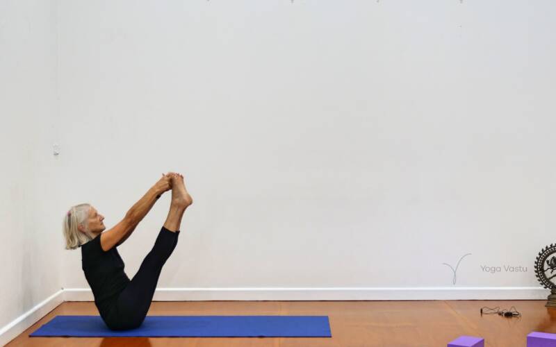 Iyengar yoga videos – backbend asanas - Yoga Vastu