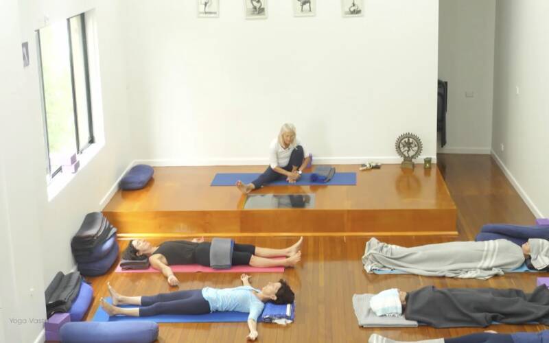 Iyengar yoga videos – pranayama & restorative asanas - Yoga Vastu